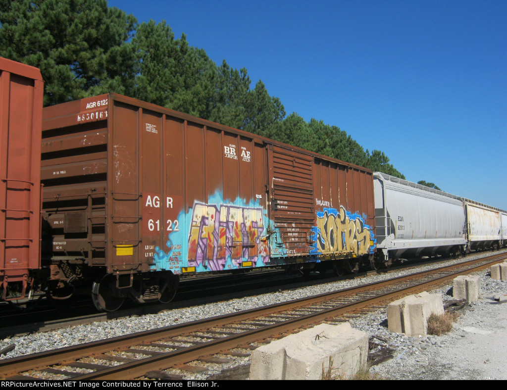 AGR Boxcar 6122 & EQUX Covered Hopper 620313